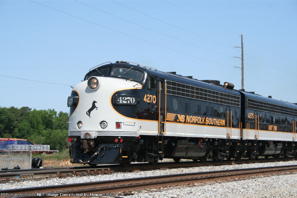 NS 4270 leads NS 951 at CP Tuscaloosa